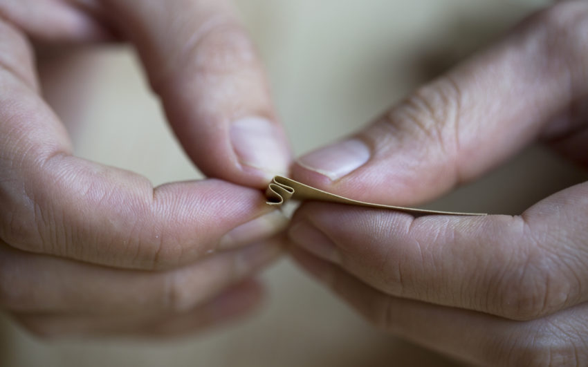 Two Best Ways to Roll a Joint - The Beginner's Guide 2024 - Cannabis Legale