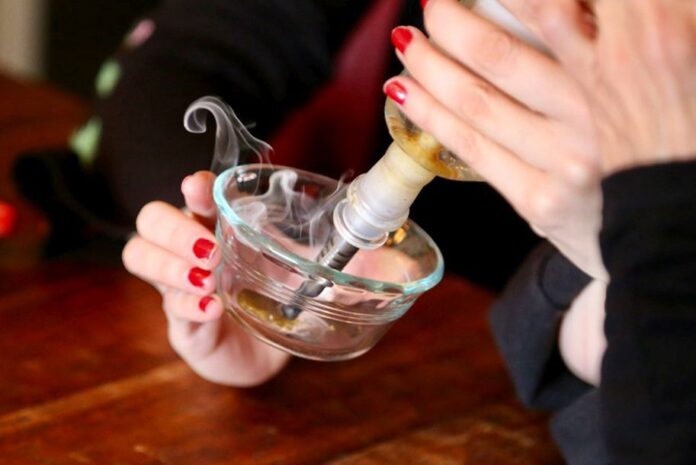 Nectar Collector: A Popular Dabbing Tool - 2024 Review - Cannabis Legale