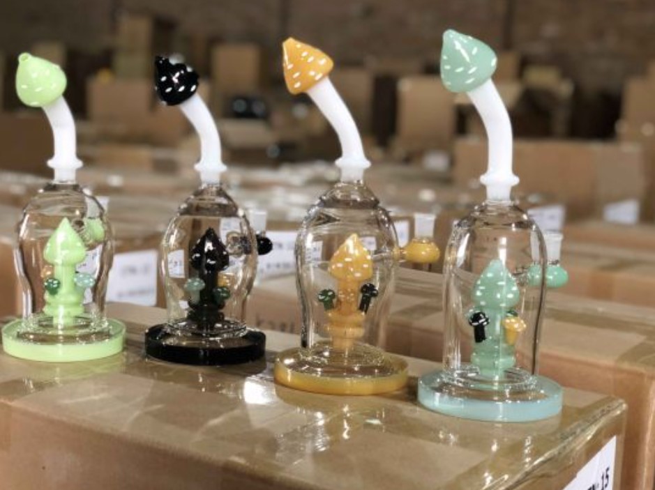 3 Types of Bongs for the Average Cannabis Enthusiast - Cannabis Legale